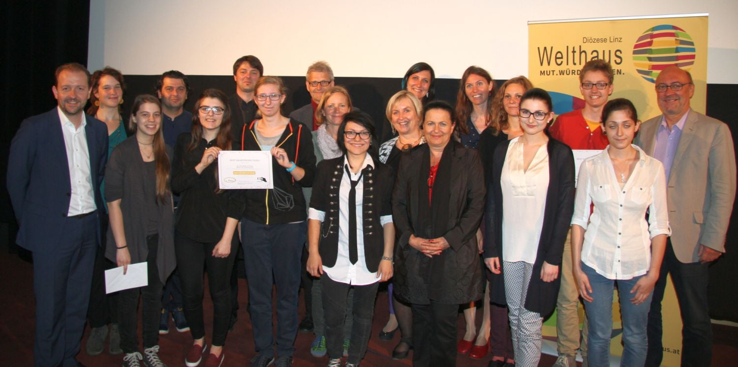 AND THE WINNER OF SMART UP YOUR LIFE 2015 IS…