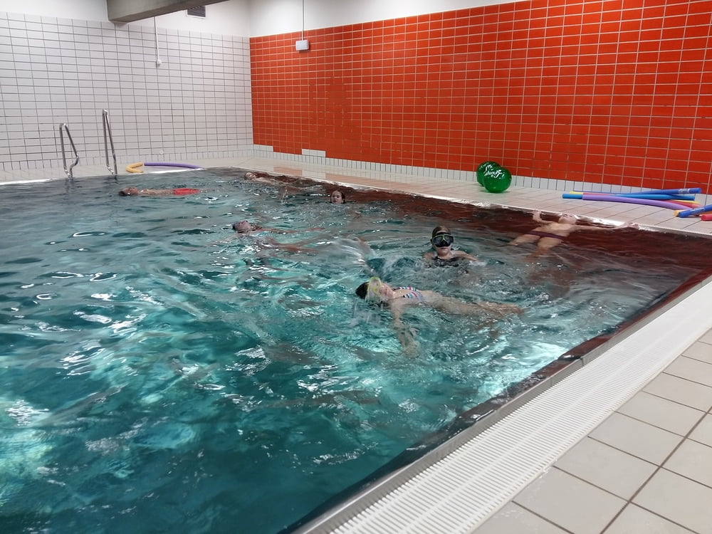 Jungscharstunde im Hallenbad