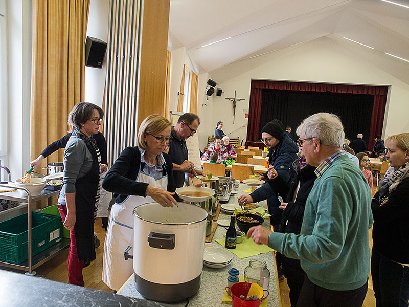 Benefiz-Fastensuppenessen im Pfarrsaal