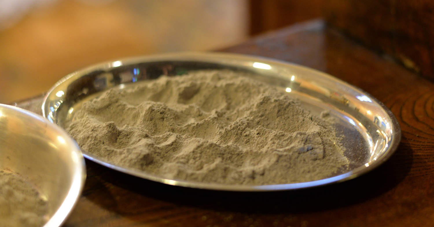 Asche – Zeichen der Vergänglichkeit, Symbol der Buße und Trauer